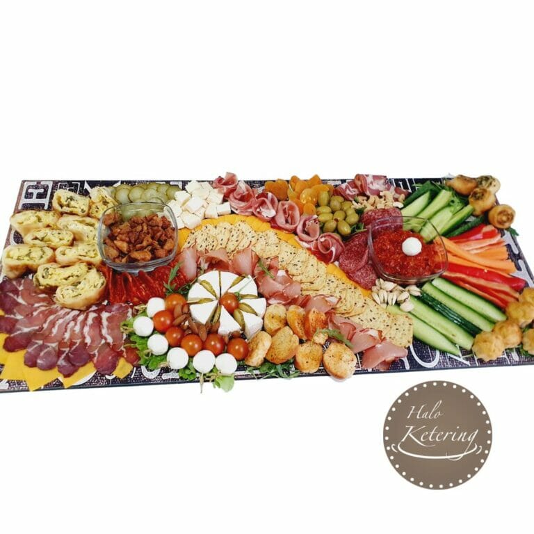 Meze daska „SRBIJA“ – Halo Ketering Beograd